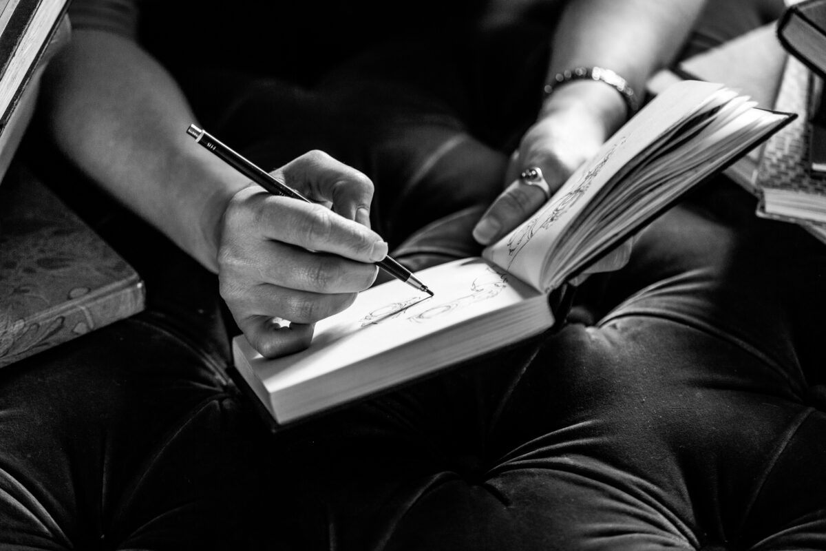 Emily's Notebook - Learn How to Sketch and Draw